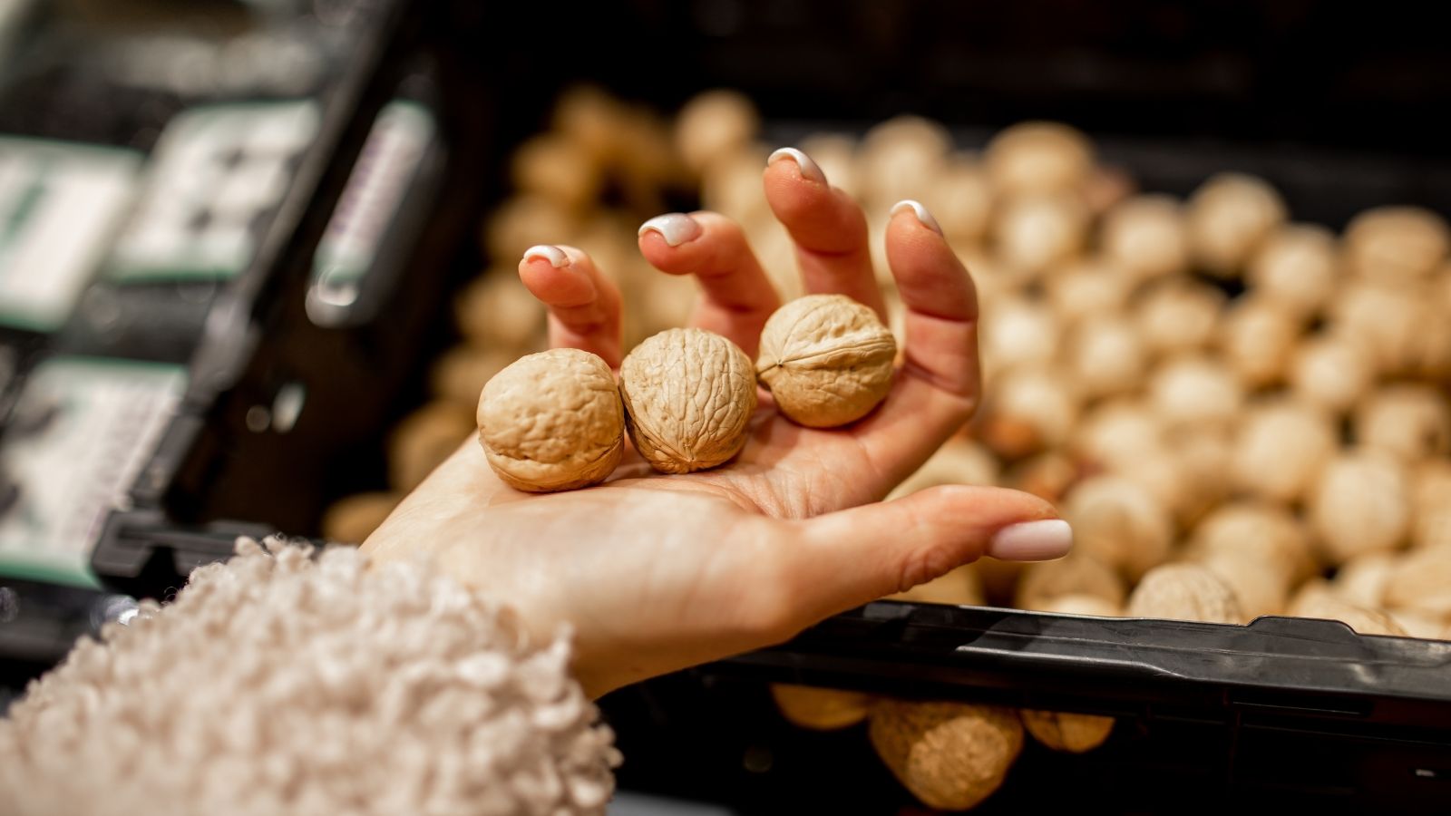 « Il fait baisser le taux de cholestérol... » : voici le fruit à coque ...