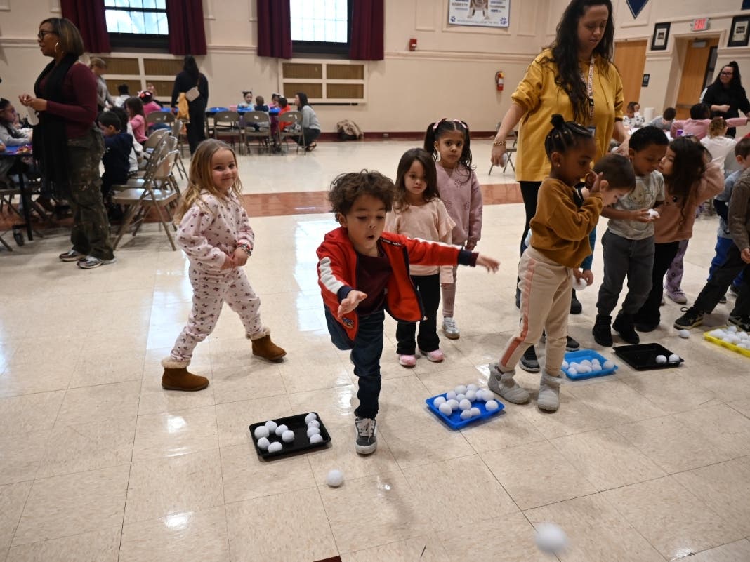 'Snow' much fun at Marion G Vedder Elementary School