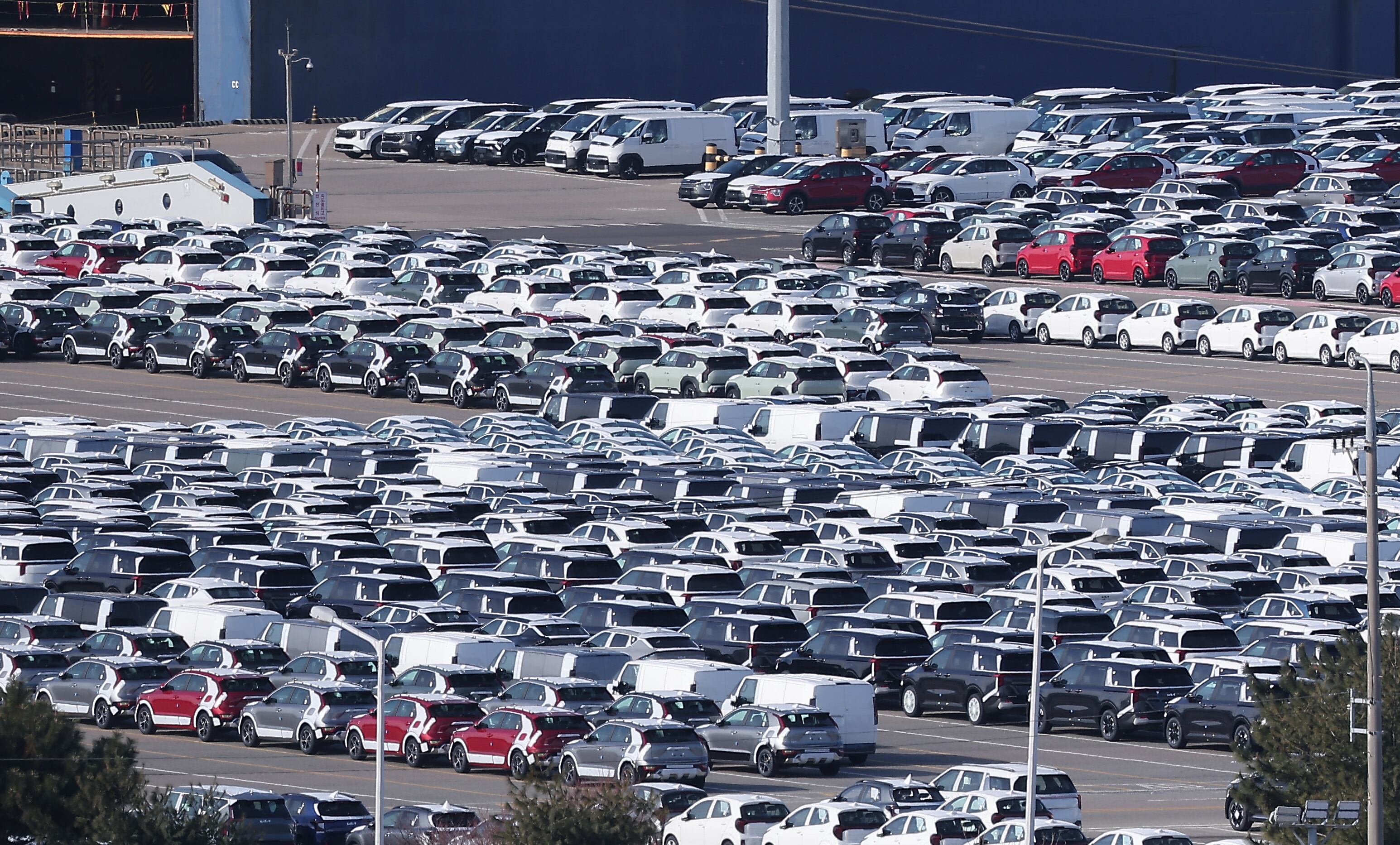 Large exporters warm, SMEs chill as sentiment gap widens