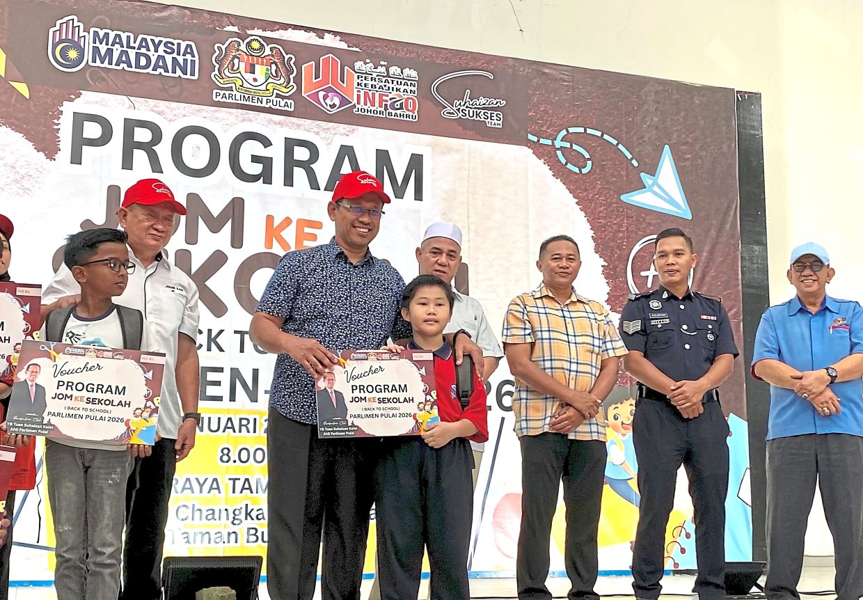 MP’s back-to-school aid brings relief to Pulai folk