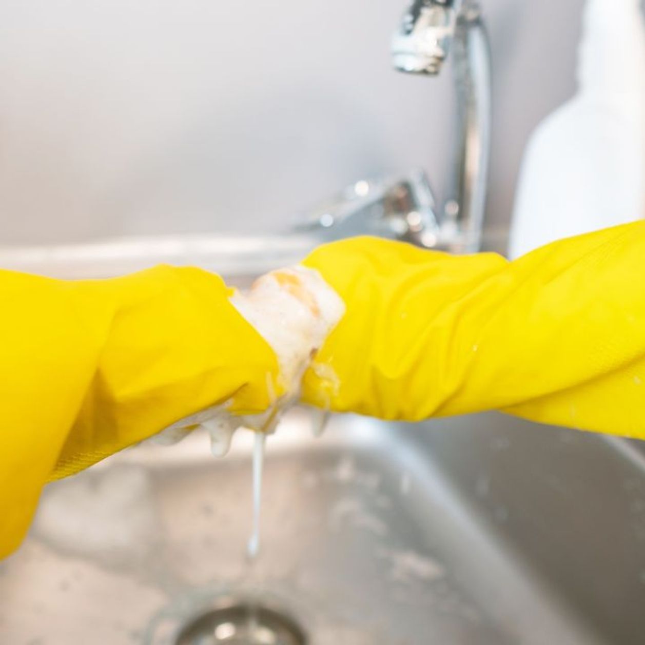 Vous allez enfin venir à bout du calcaire incrusté dans l'évier de ...