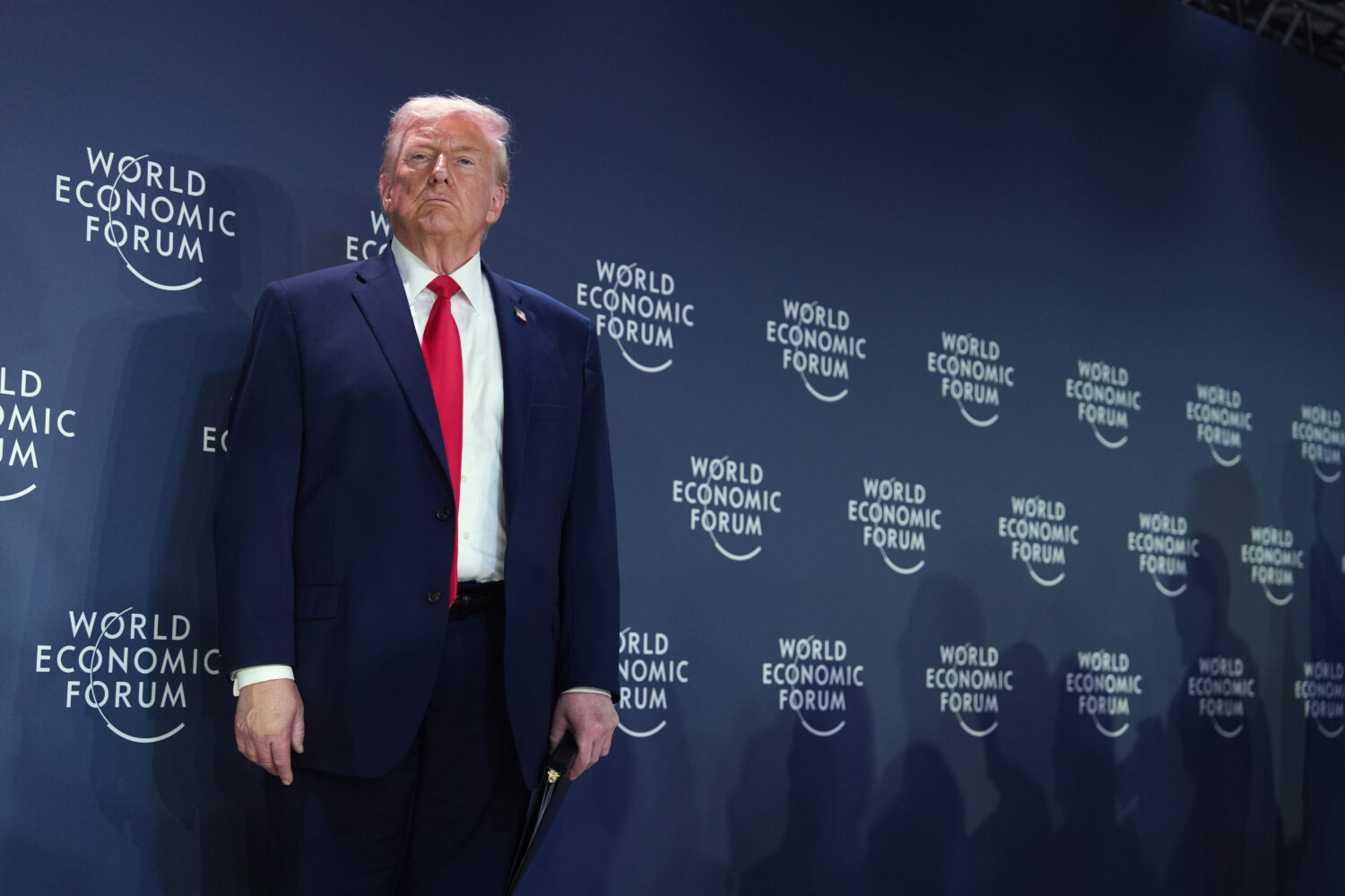 Trump makes weird popularity contest on Davos stage