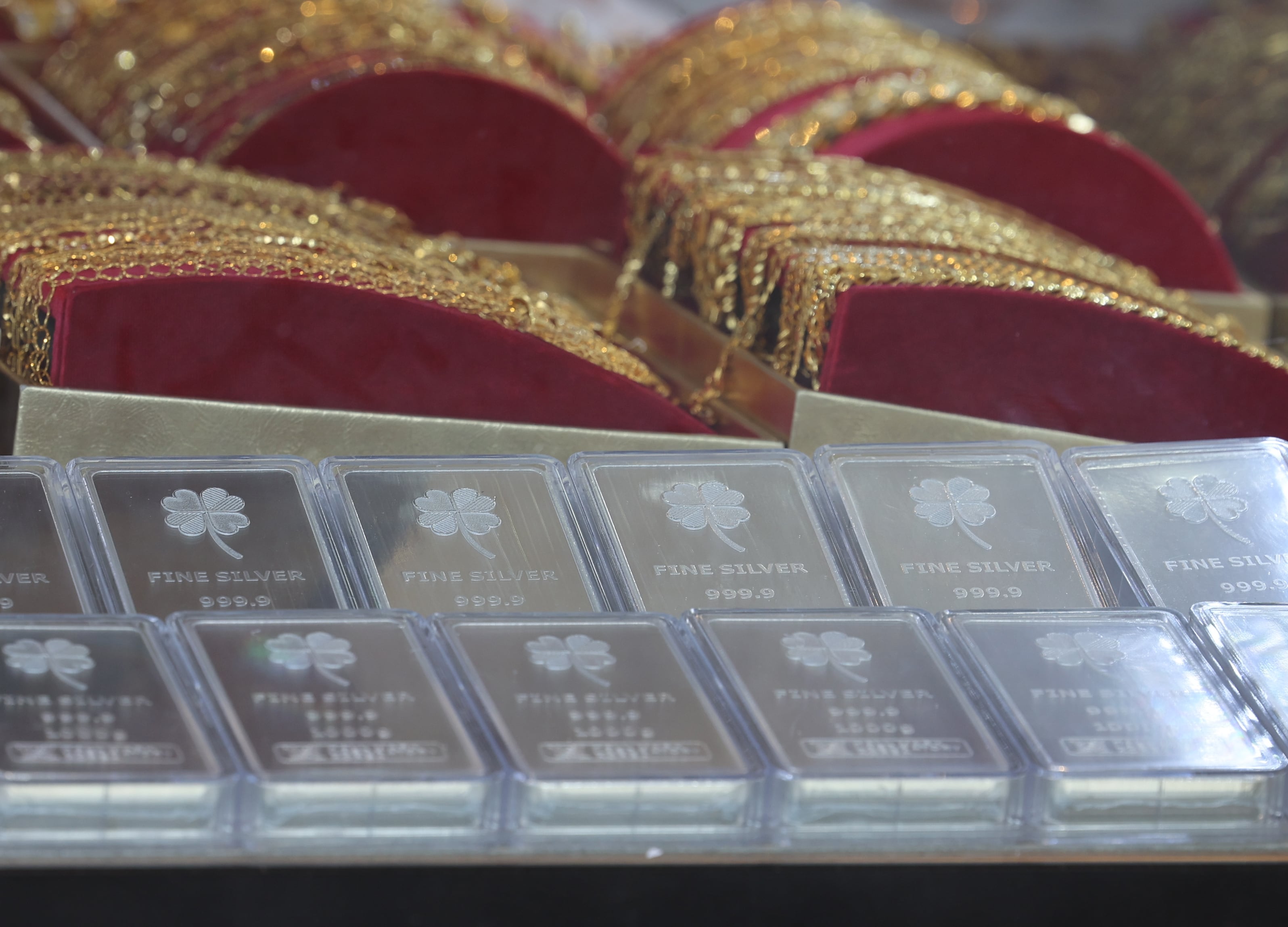 Shinhan Bank silver banking balance surges sevenfold in year