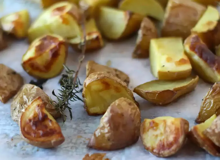 Brambory pečené v troubě, klasický a snadný recept