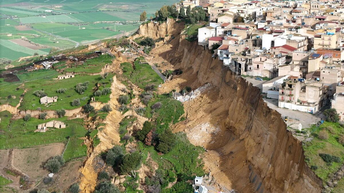 Sicile : un pan de falaise s’effondre sur 4 km pendant une tempête ...