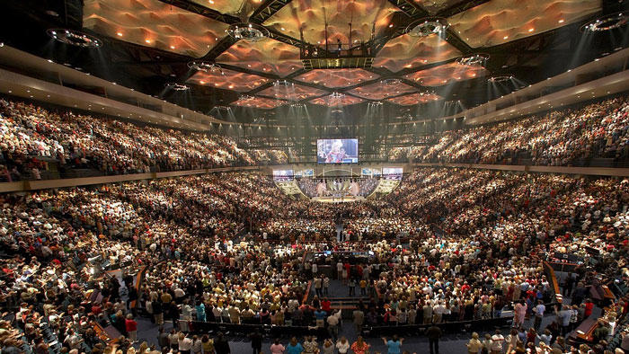 “I’m so thankful I got out of that”: 27 cults that pretend they’re not ...