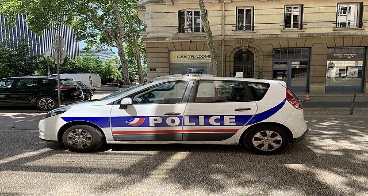 Une voiture de police verbalisée pour stationnement : le bras de fer ...