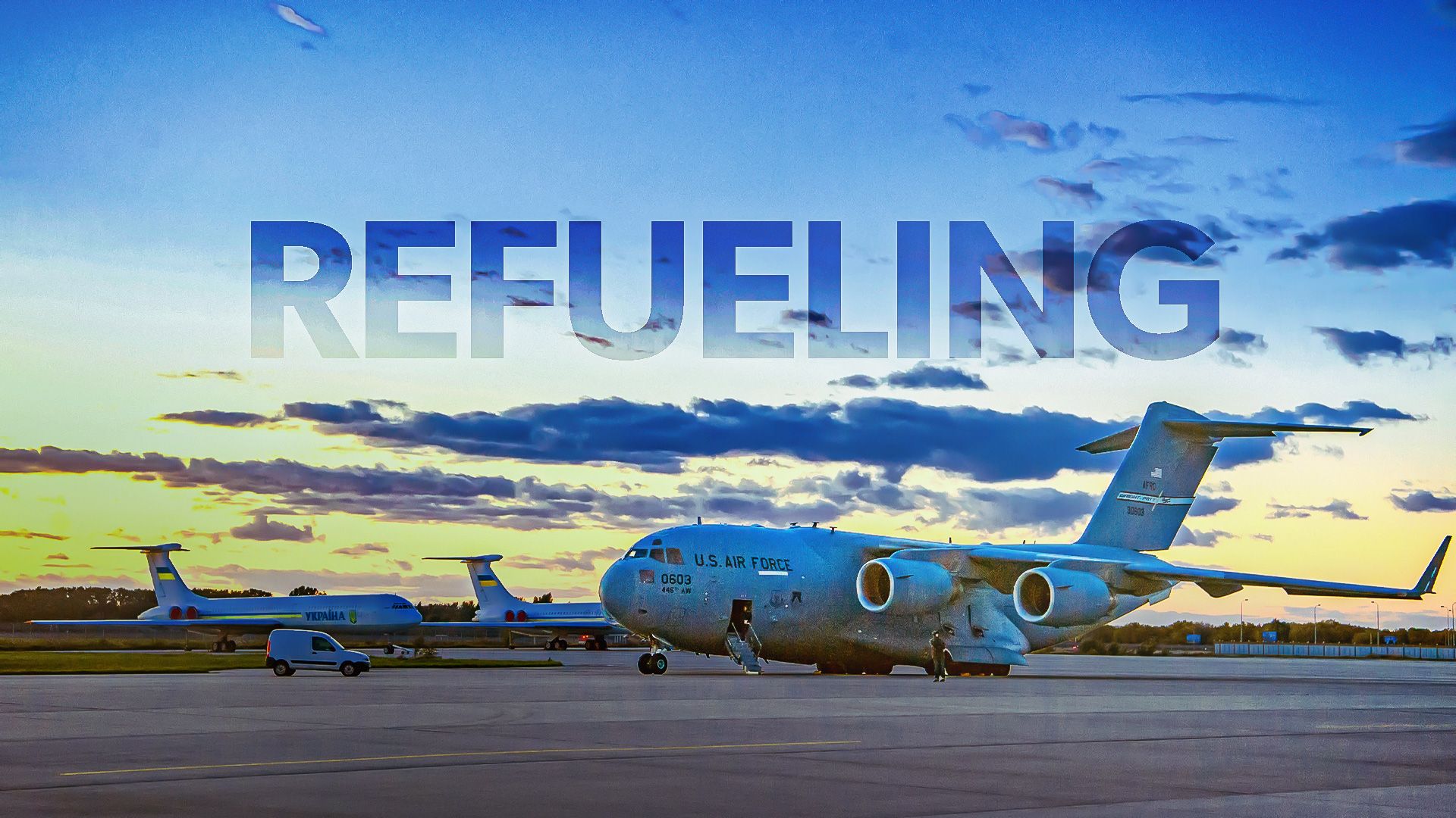 How many hours can a C-17 Globemaster fly without refueling?
