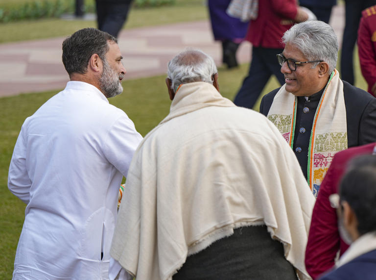 Rahul Gandhi 'insulted' Northeast by not wearing 'gamosa' at ...