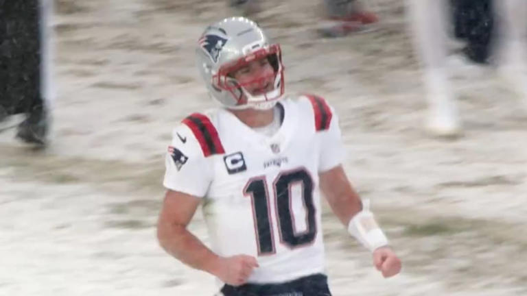 Mics caught Drake Maye’s fired-up reaction to game-winning first down