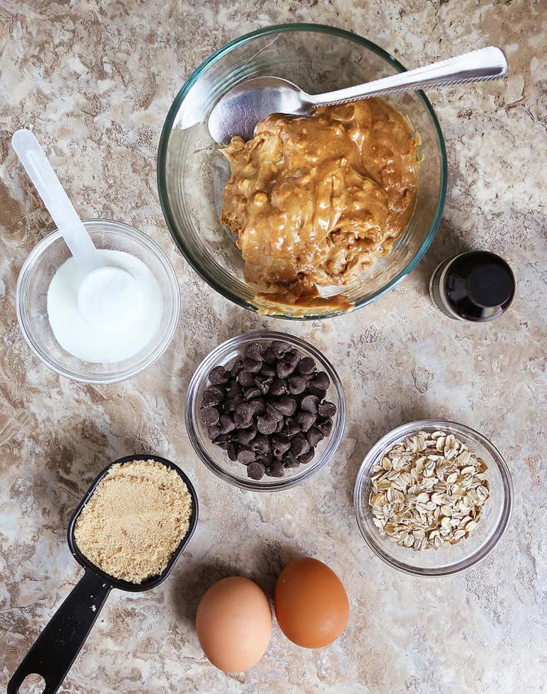 Easy collagen cookies with peanut butter and chocolate (flourless)