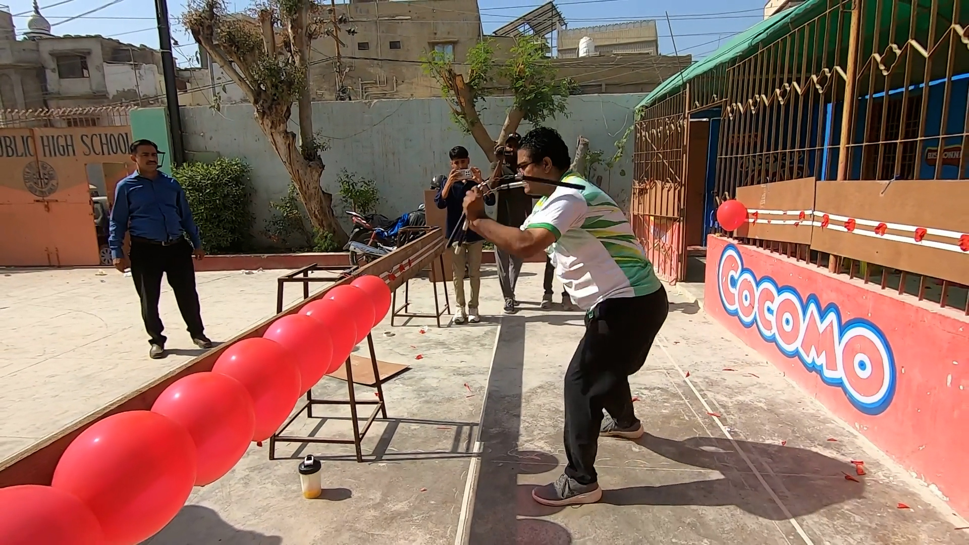 Most balloons burst with double nunchaku strikes in one minute - 112 by ...