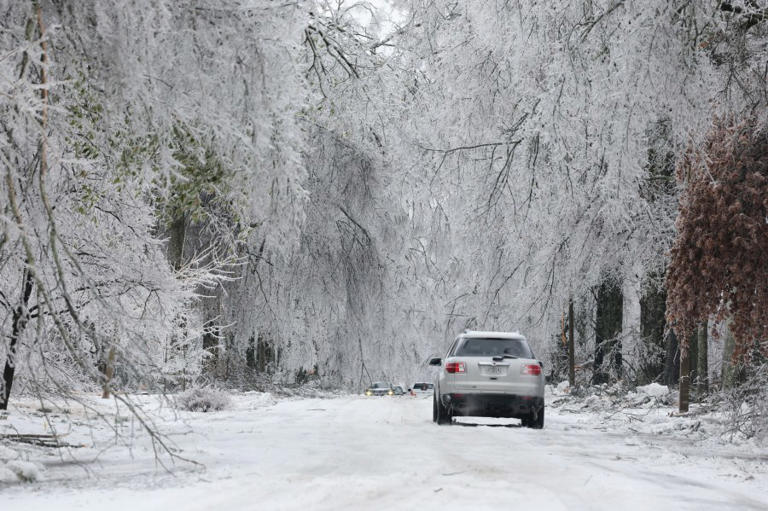 Two deaths, 160,000 power outages reported in Mississippi after winter ...