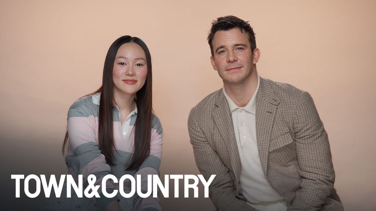 Luke Thompson & Yerin Ha take us inside the world of ‘Bridgerton ...