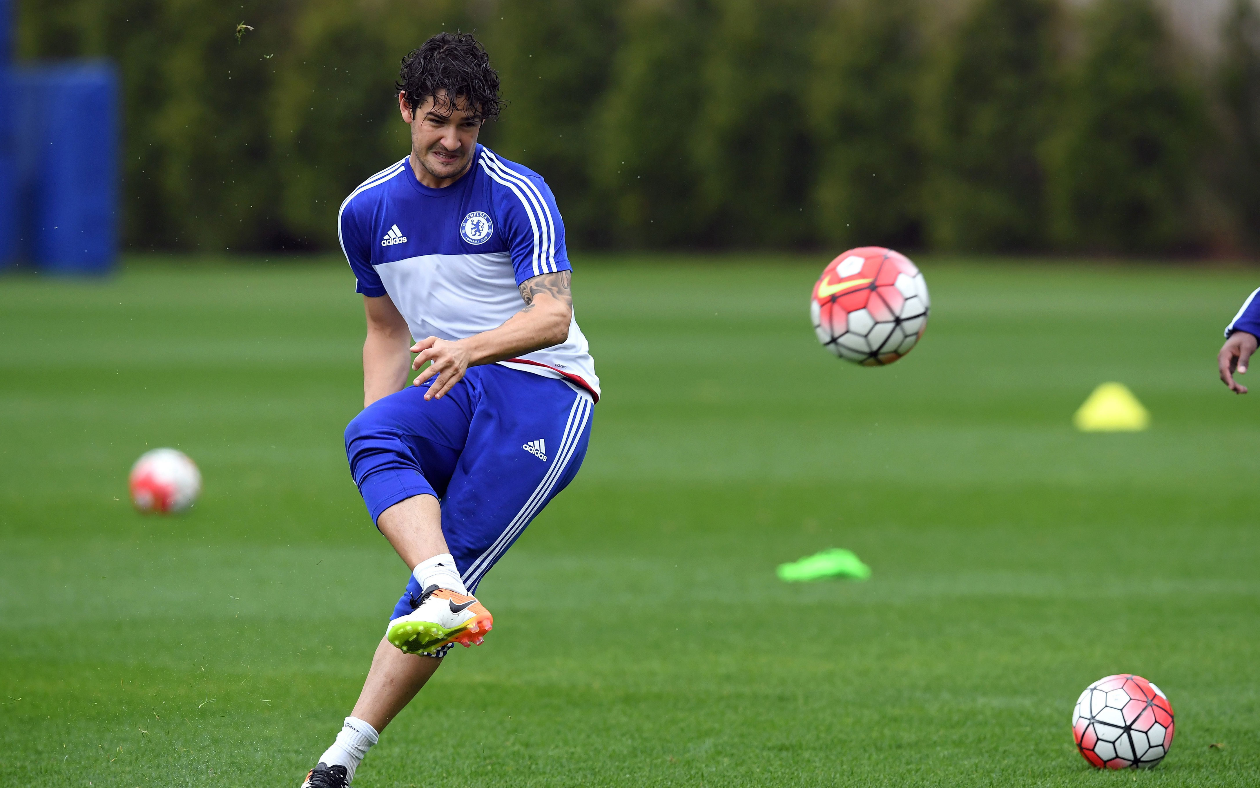 Transfer news live! Arsenal deal imminent; Chelsea snub after signing