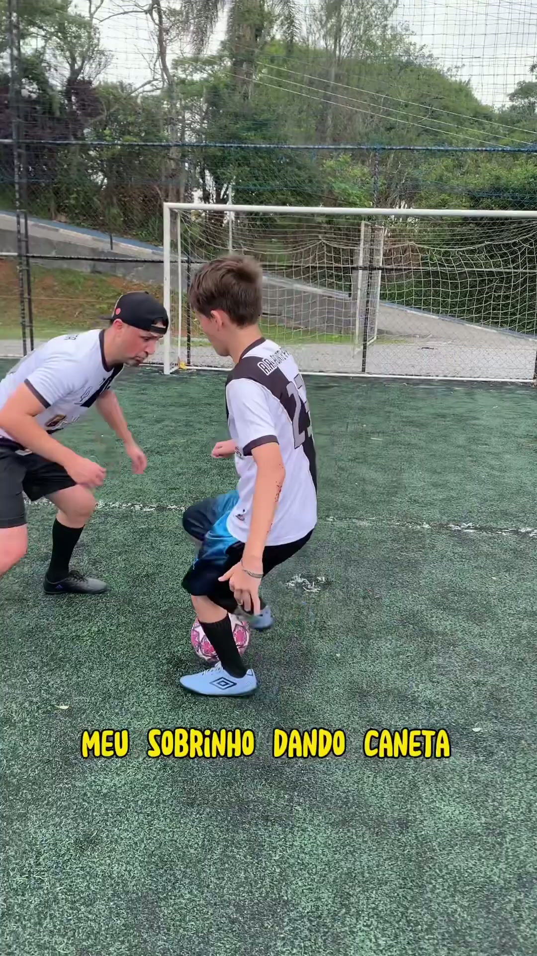 Em sua região como se chama essa jogadinha? #futebol #caneta # ...