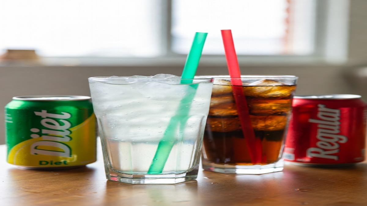 Diet soda vs. regular soda: Which one is worse for your blood sugar and ...