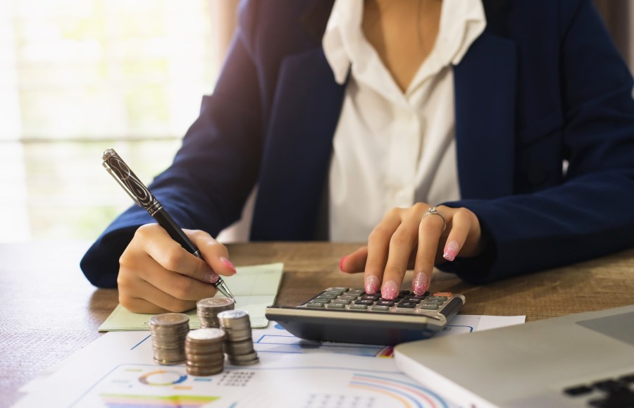 How to choose the right checking account