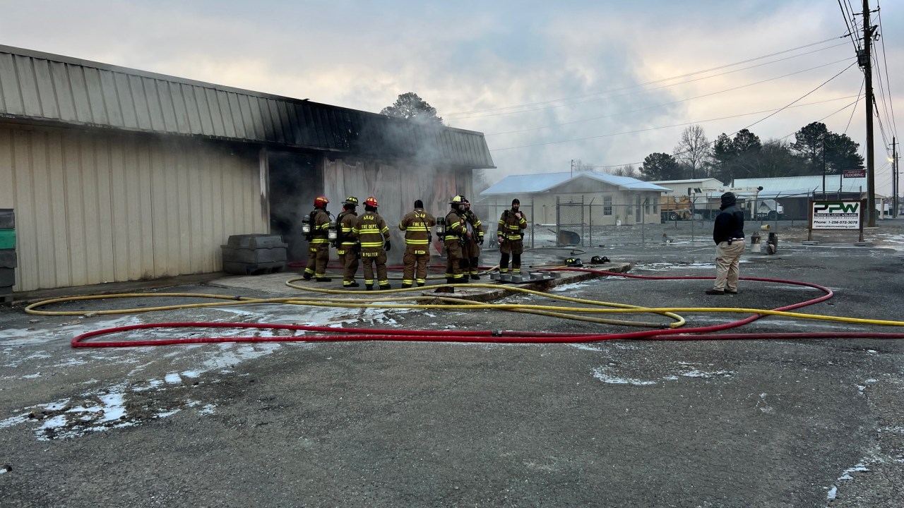 Multiple agencies respond to commercial building fire in Arab