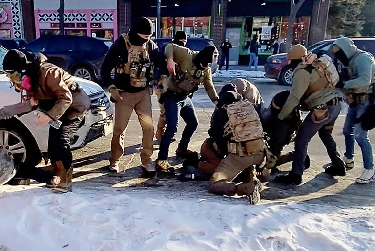 Minneapolis live updates: Stephen Miller says CBP may not have followed ...