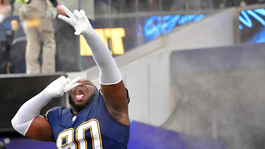 Chargers lock down key defender on 3-year contract extension