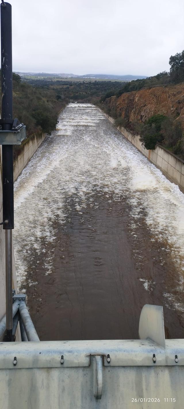 El embalse del Guadiloba tira 150 millones de litros por hora en ...