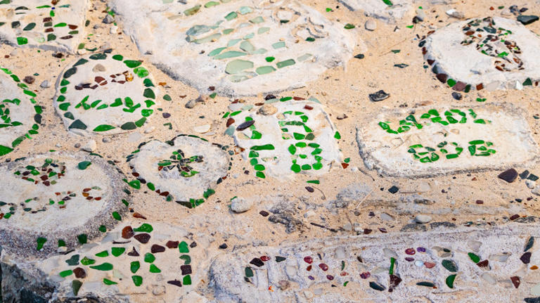 Add a fun personal touch to your yard with these DIY stepping stone ideas