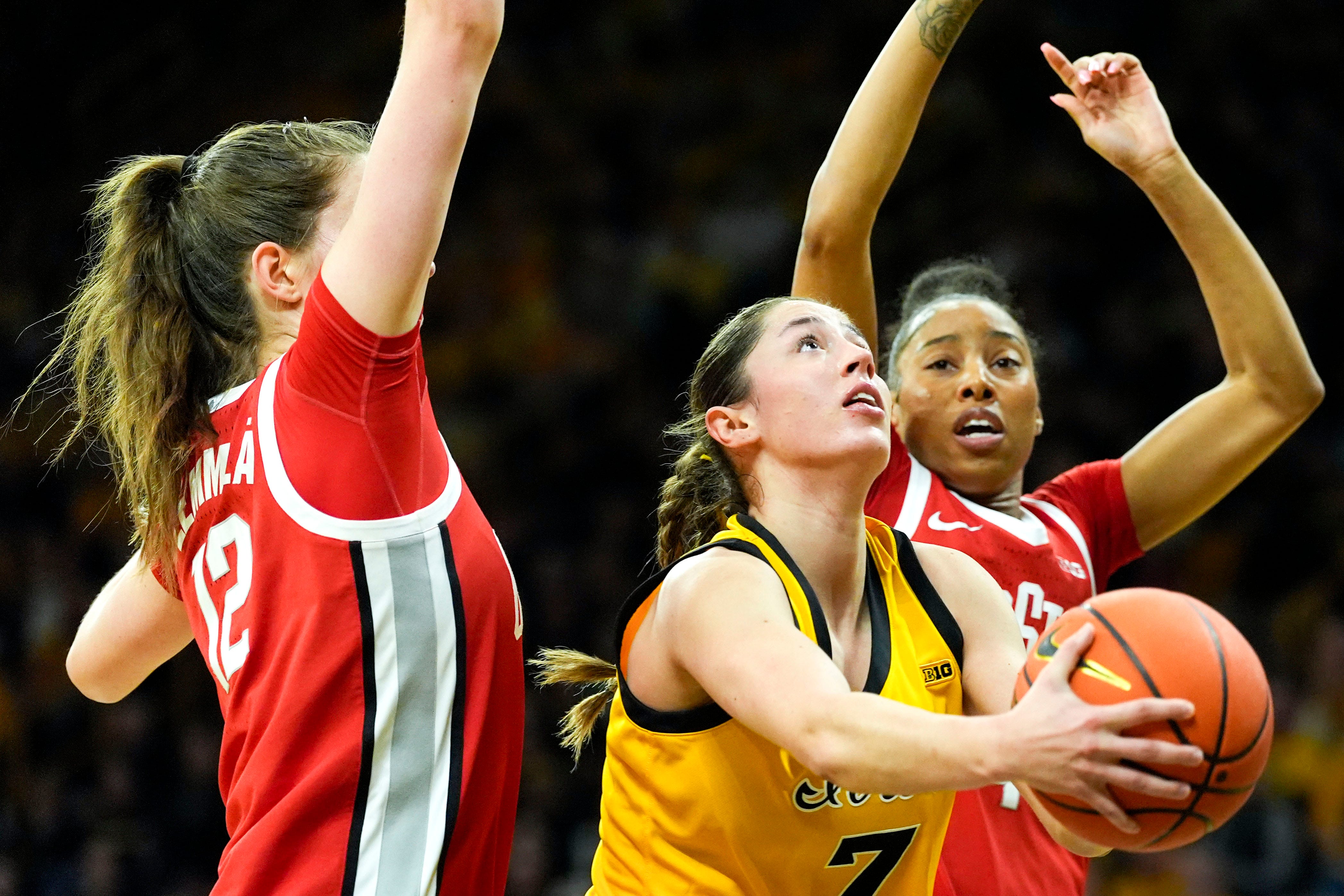 Big Ten women's basketball standings: Iowa not losing ground on UCLA