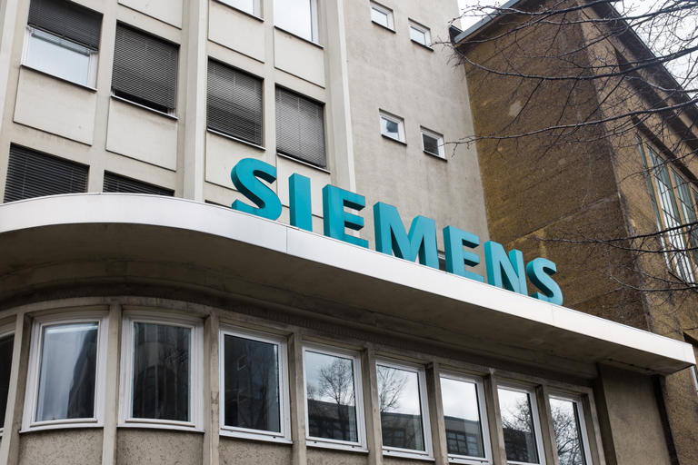 Siemens: Συνεργαζόμαστε με τις ελληνικές αρχές για τα Τέμπη
