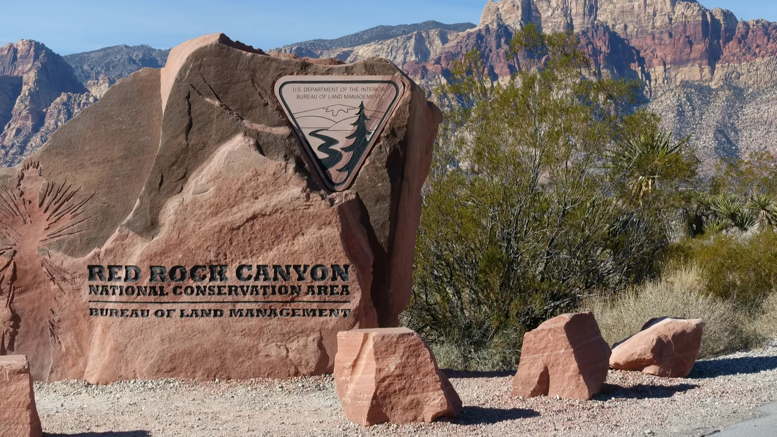 This lesser-known Utah trail combines canyon views and waterfalls ...