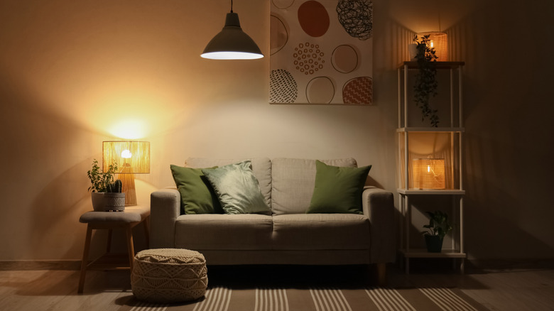 The correct way to arrange lamps in the living room