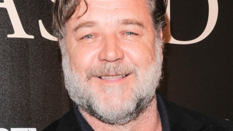 Russell Crowe denies reports that he had a legendarily terrible table ...