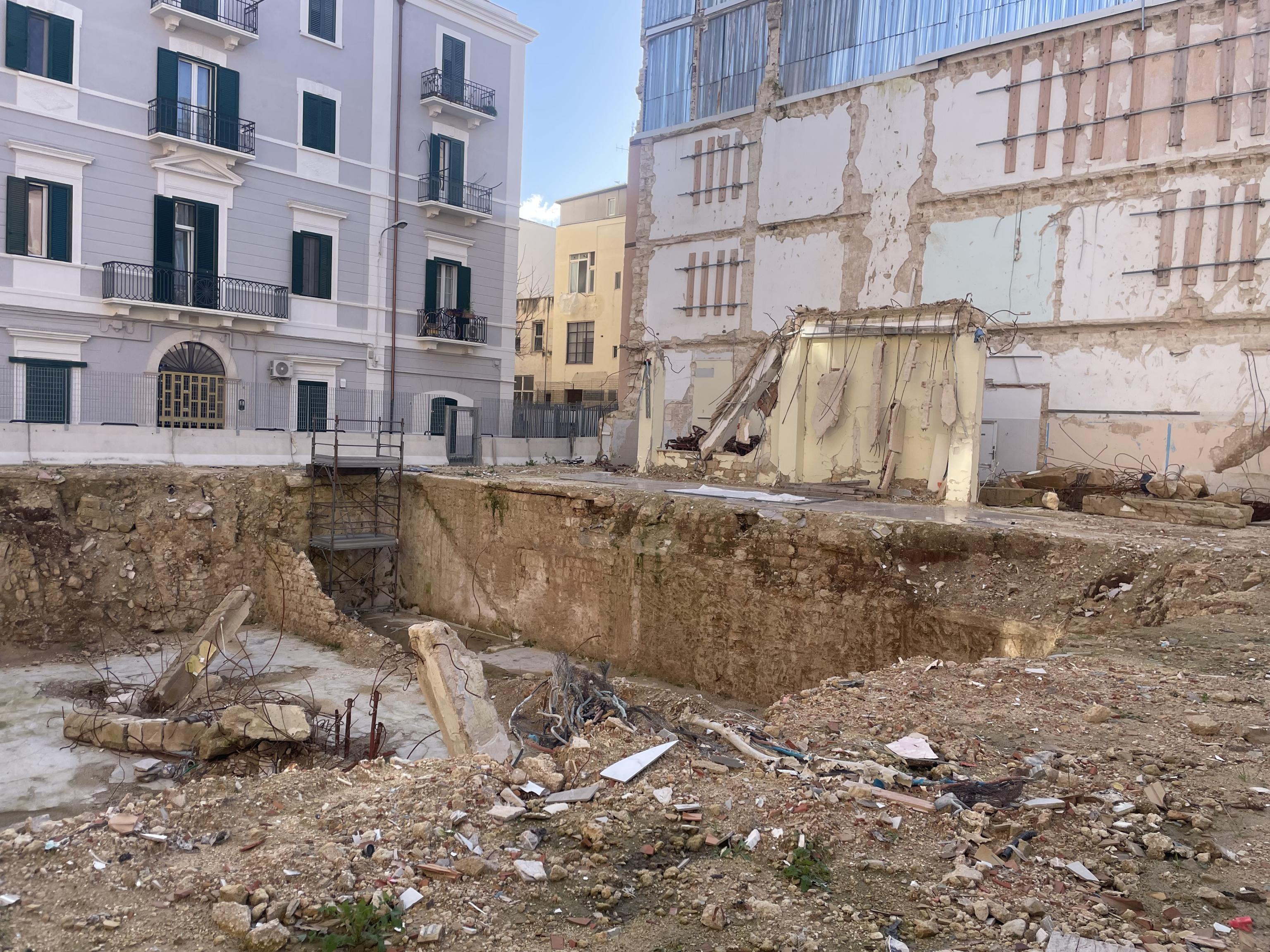 Palazzo crollato a Bari, nuovi scavi per accertare cause del cedimento