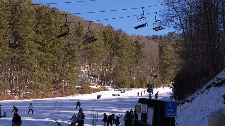 Ski resort's main lift set to reopen after mechanical issues