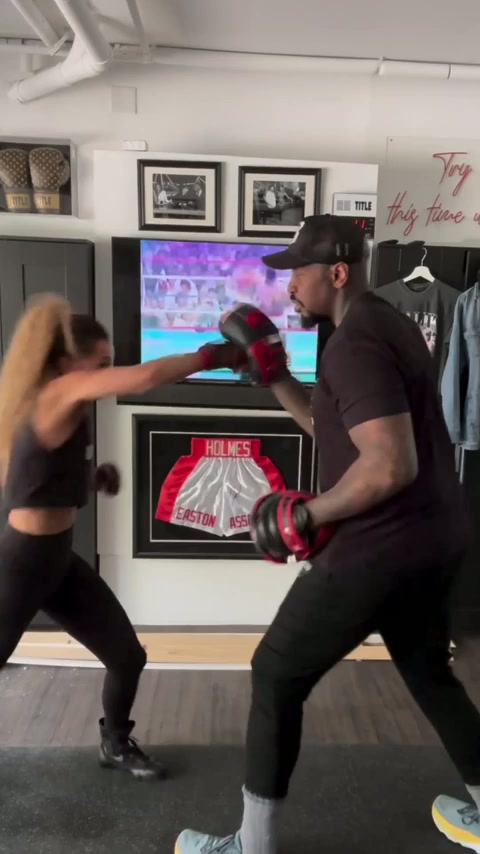 Malik Scott working pads with Kate Abdo 📝she has skills