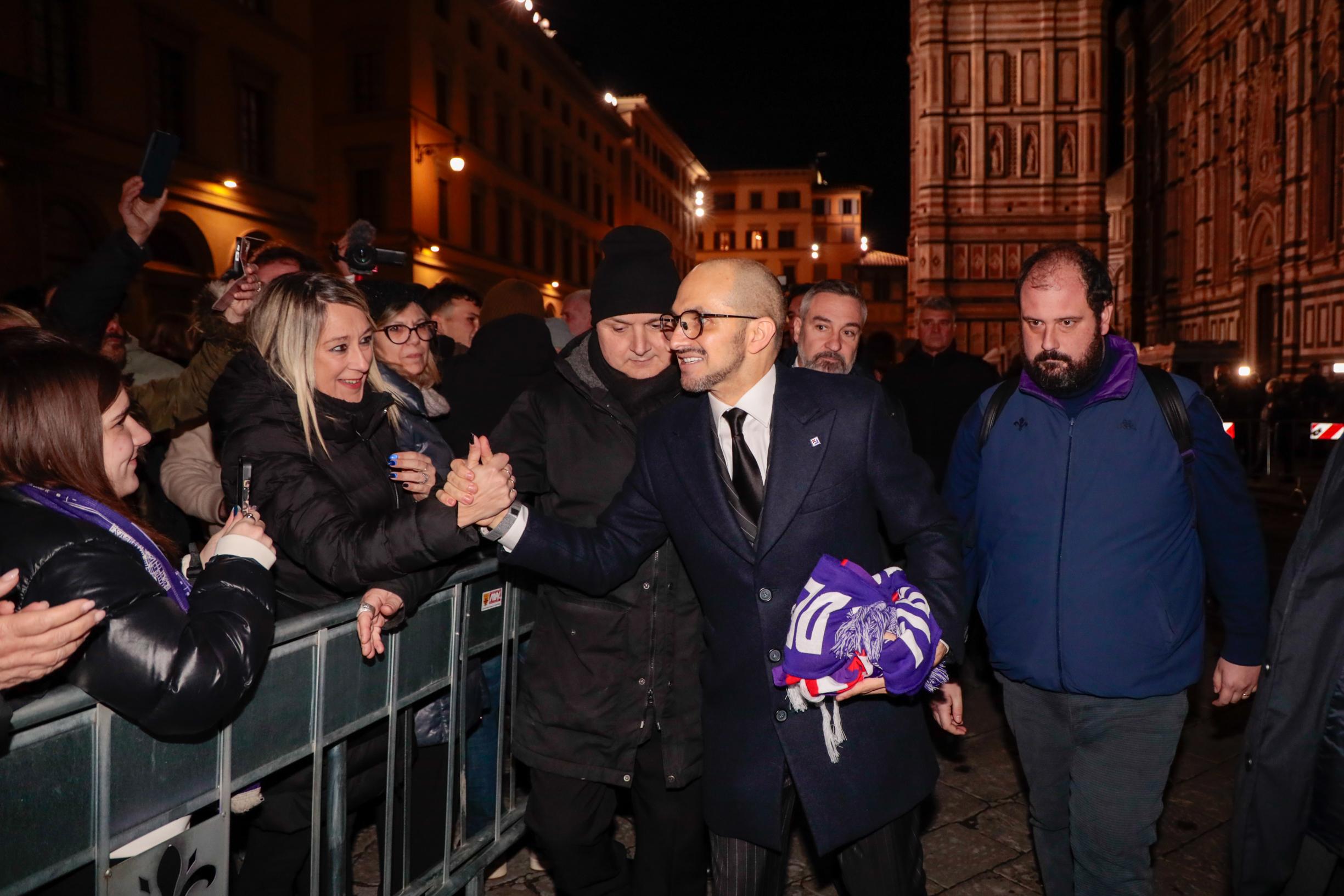 “Porteremo avanti la Fiorentina nel nome di mio padre”. Firenze, l ...