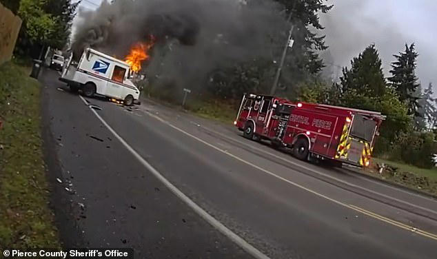 Heart-stopping moment hero deputy saves mail driver from burning truck ...