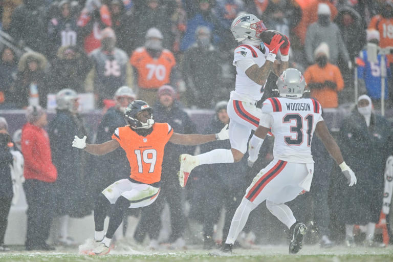 Big picture: Feeling lack of respect, Patriots defense proves value in ...