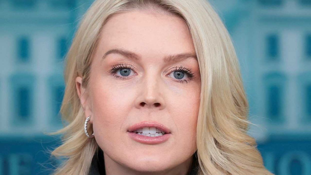 Karoline Leavitt throws Stephen Miller under the bus over calling Alex ...