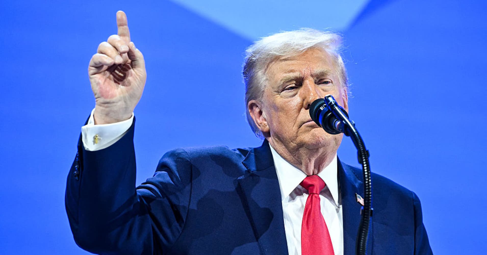 Fed is likely to hold interest rates steady, resisting Trump pressure ...