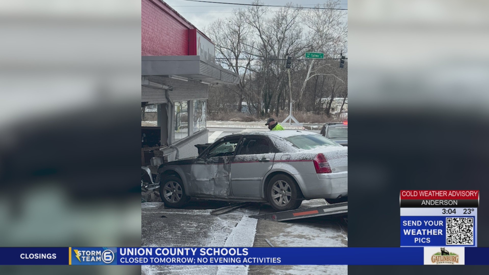 Car crashes into building on Chapman Highway in South Knoxville