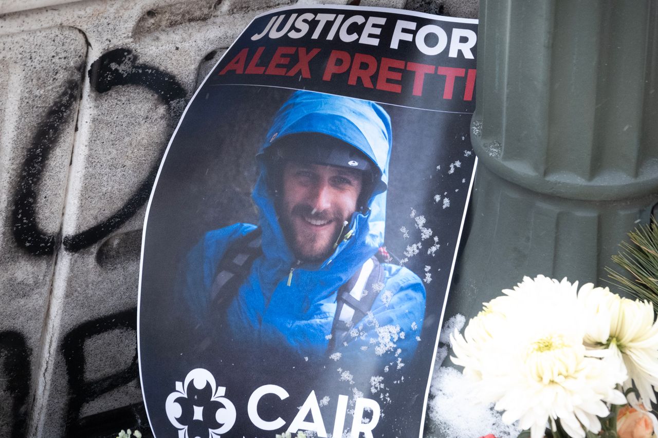 Alex Pretti's family: What to know about his parents, sister and ex-wife