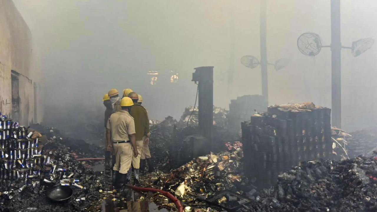 Fire at Kolkata warehouse: 7 dead, 21 missing