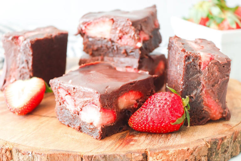 Strawberry brownies with chocolate ganache