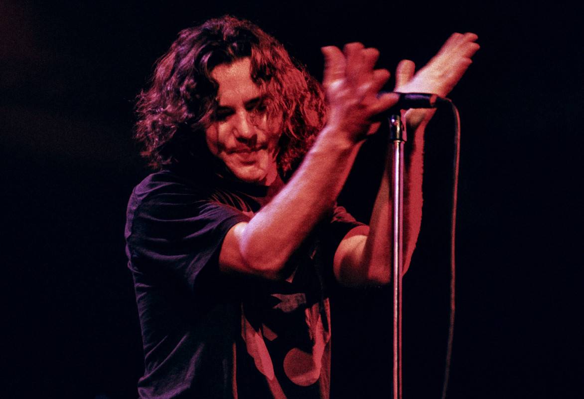 Iconic '90s rocker announces update on first-ever solo tour