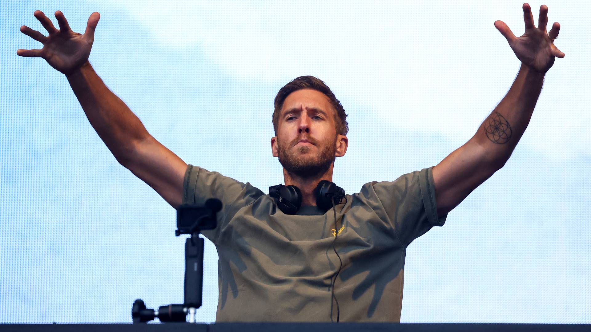 Calvin Harris fará show gratuito em bloco de carnaval em São Paulo