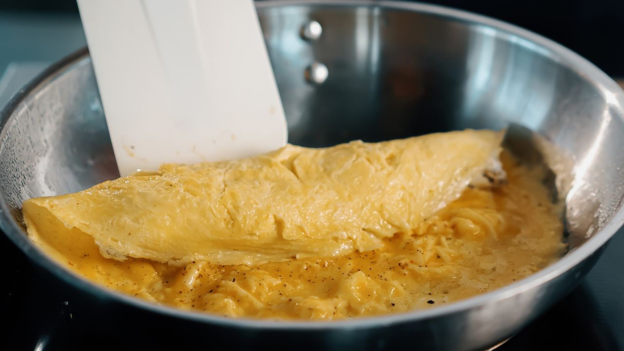 O que os japoneses colocam em suas omeletes para que elas fiquem tão ...