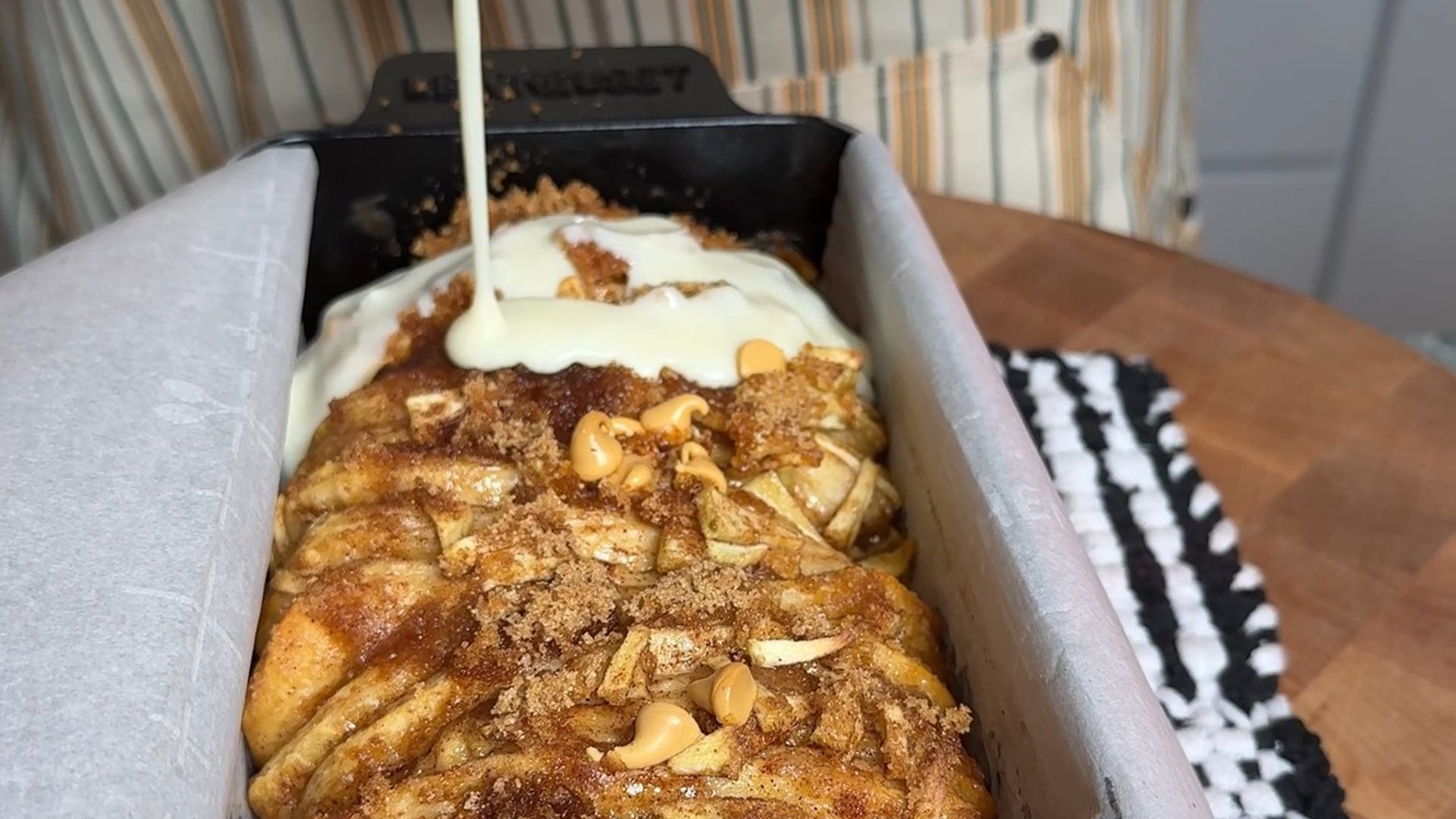 Cinnamon apple pull-apart bread