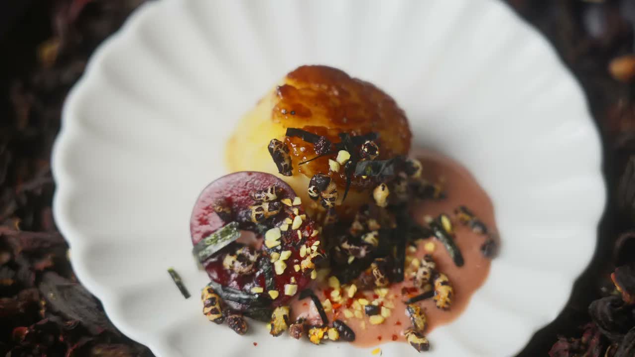 Inside Pike Place Market: Scallops with an unexpected sauce