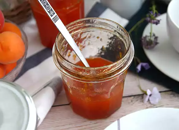 Confiture d'abricots maison
